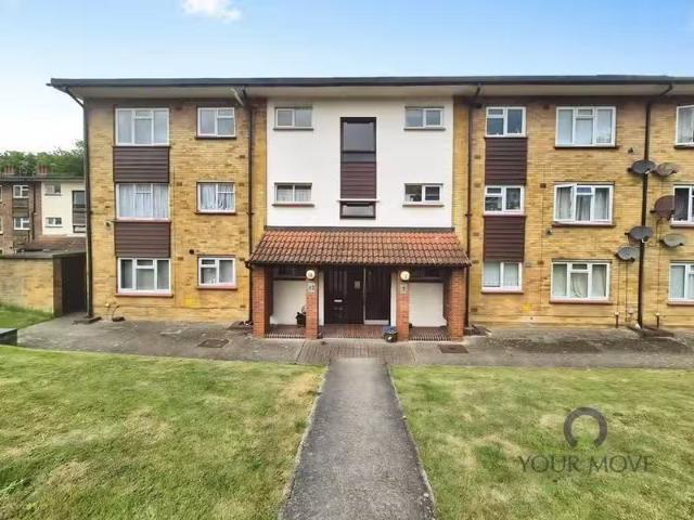 2 bedroom Flat to rent, Sunderland Close, Rochester, ME1 £1,2.