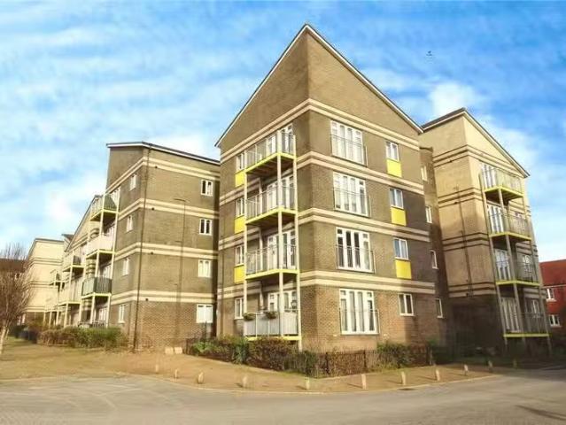 2 bedroom Flat to rent, Saddle Way, Andover, SP11 £1,100 pcm