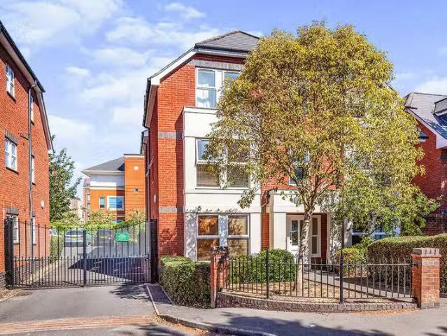 2 bedroom Flat to rent, School Lane, Egham, TW20 £1,575 pcm