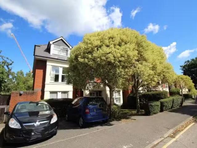 2 bedroom Flat to rent, School Lane, Egham, TW20 £1,700 pcm
