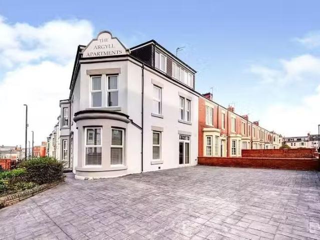 2 bedroom Flat to rent, South Parade, Whitley Bay, NE26 £850.