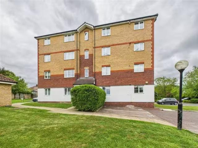 2 bedroom Flat to rent, South Street, Romford, RM1 £1,600 pcm