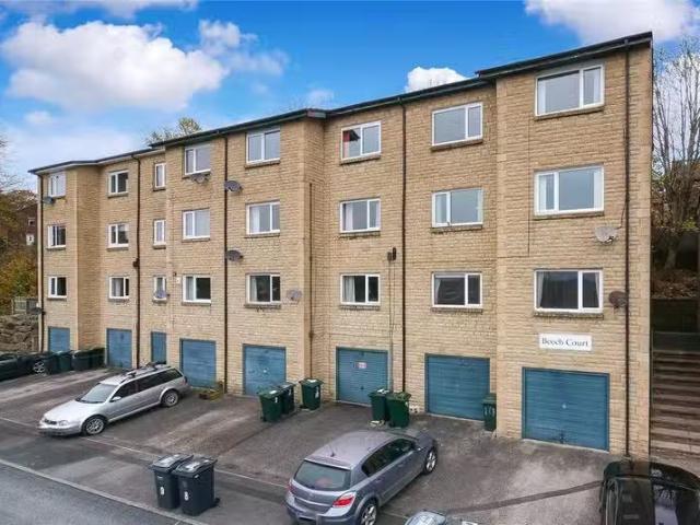 2 bedroom Flat to rent, Southcliffe Drive, Baildon, BD17 £695.