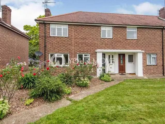 2 bedroom Flat to rent, Talma Gardens, Twickenham, TW2 £1,575.