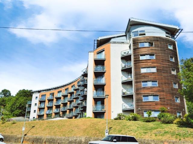 2 bedroom Flat To Rent Total Size: 1049 SQ FT