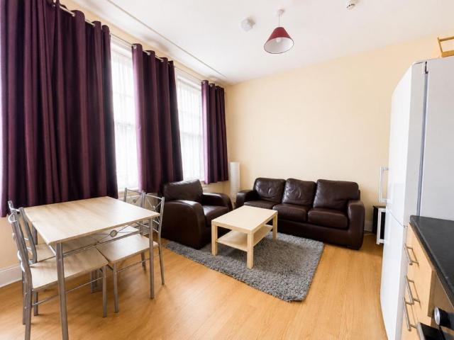 2 bedroom Flat To Rent Total Size: 527 SQ FT