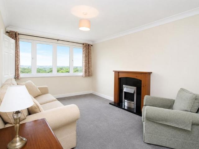 2 bedroom Flat To Rent Total Size: 549 SQ FT