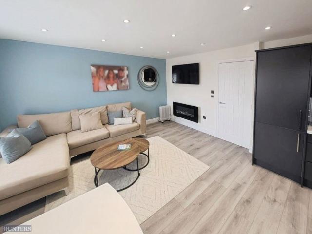2 bedroom Flat To Rent Total Size: 582 SQ FT