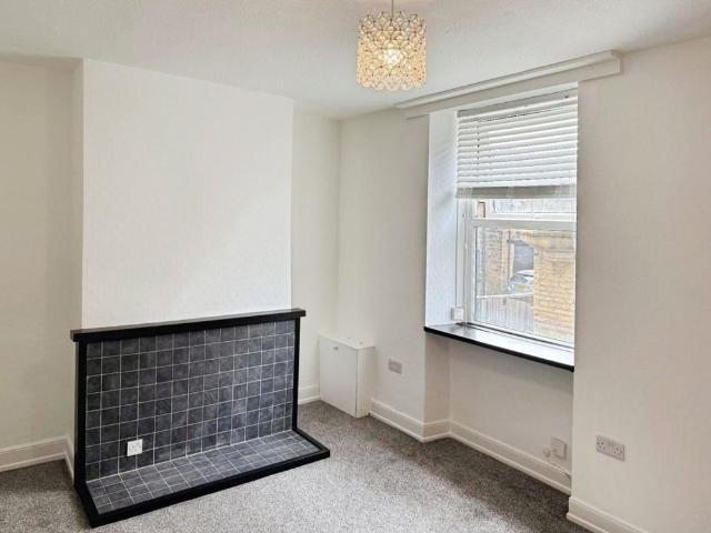 2 bedroom Flat To Rent Total Size: 582 SQ FT