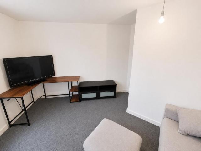 2 bedroom Flat To Rent Total Size: 592 SQ FT