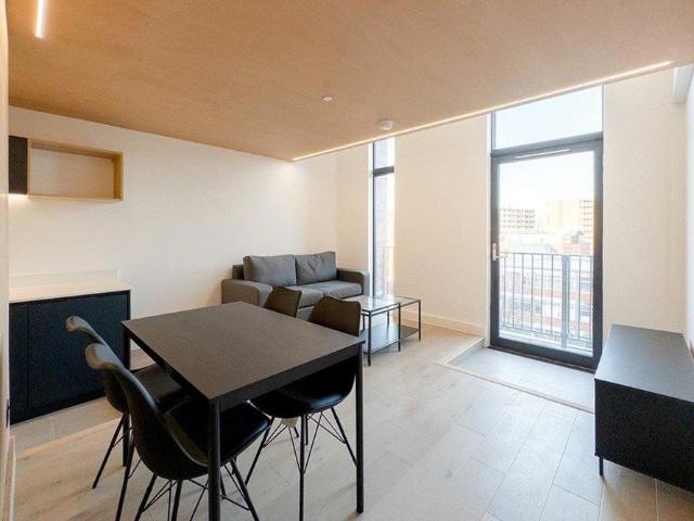 2 bedroom Flat To Rent Total Size: 593 SQ FT