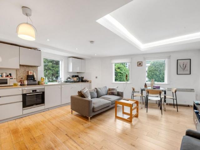 2 bedroom Flat To Rent Total Size: 600 SQ FT