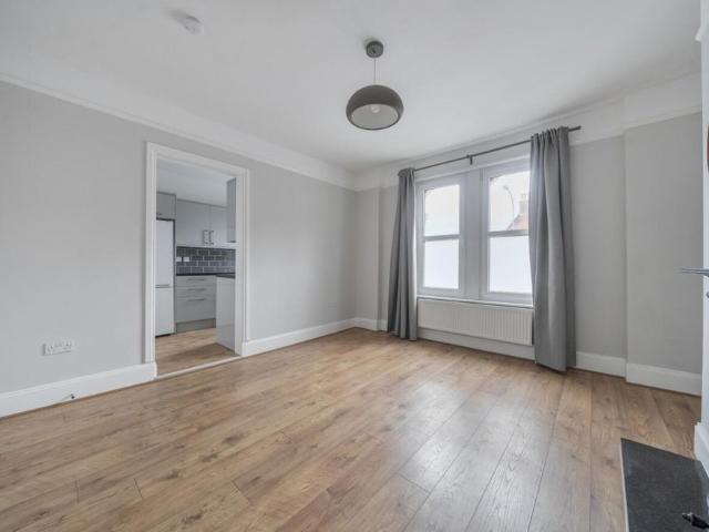 2 bedroom Flat To Rent Total Size: 631 SQ FT