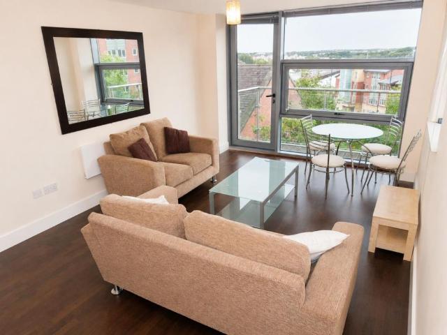 2 bedroom Flat To Rent Total Size: 667 SQ FT