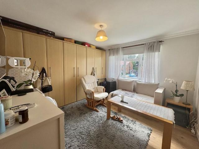 2 bedroom Flat To Rent Total Size: 679 SQ FT