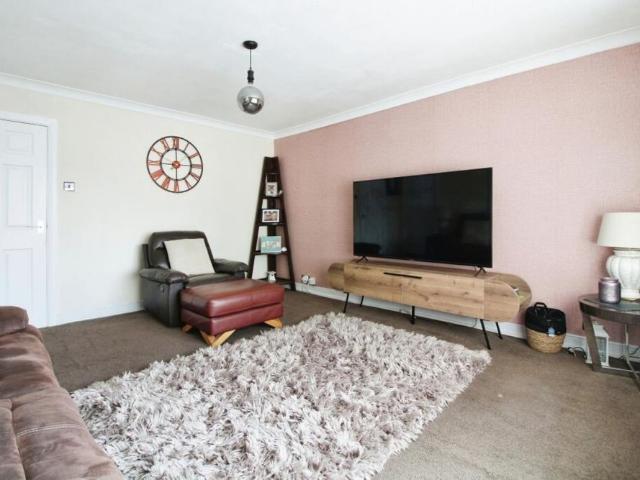 2 bedroom Flat To Rent Total Size: 732 SQ FT