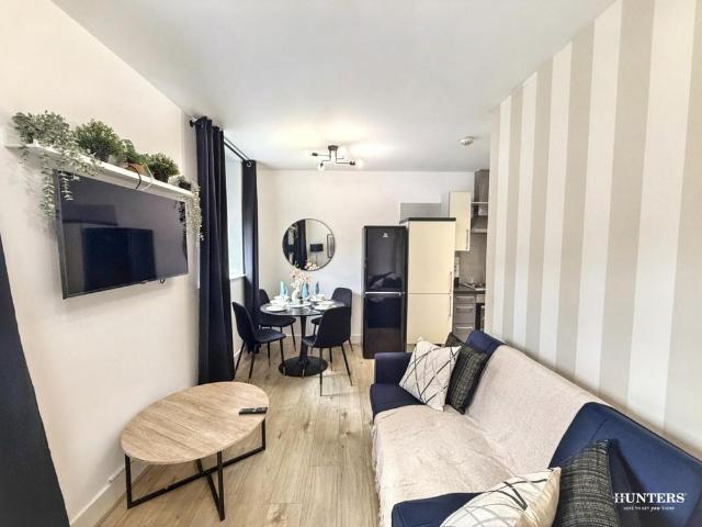 2 bedroom Flat To Rent Total Size: 732 SQ FT