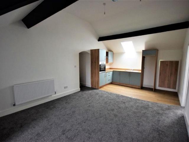 2 bedroom Flat To Rent Total Size: 732 SQ FT