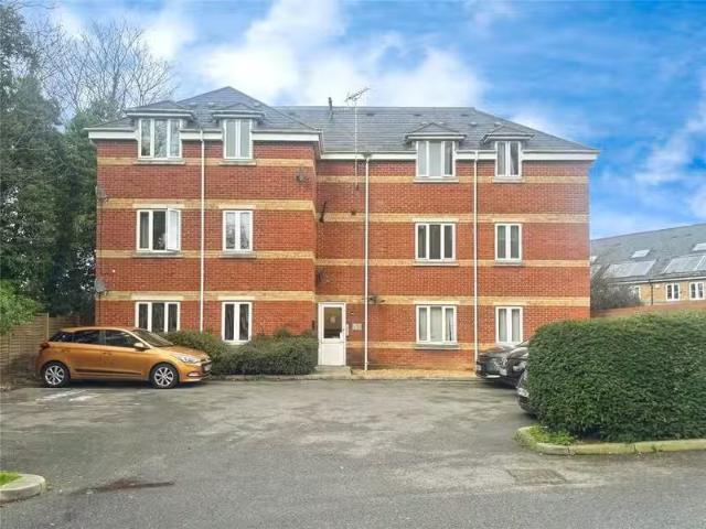 2 bedroom Flat to rent, Trafalgar Street, Gillingham, ME7 £1.
