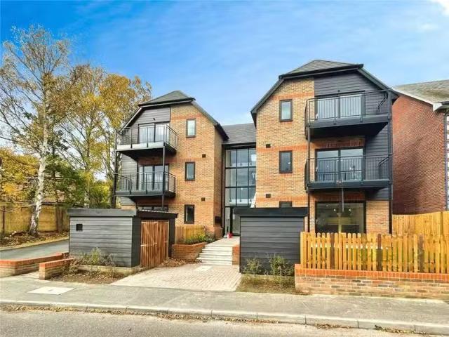 2 bedroom Flat to rent, Upnor Road, ME2 £1,500 pcm