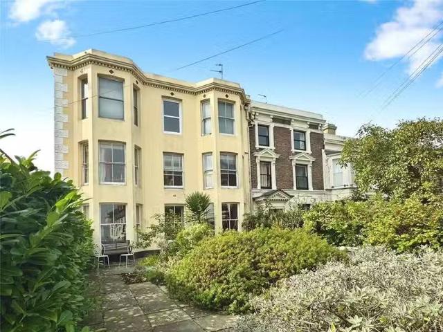 2 bedroom Flat to rent, Victoria Road, Deal, CT14 £1,500 pcm