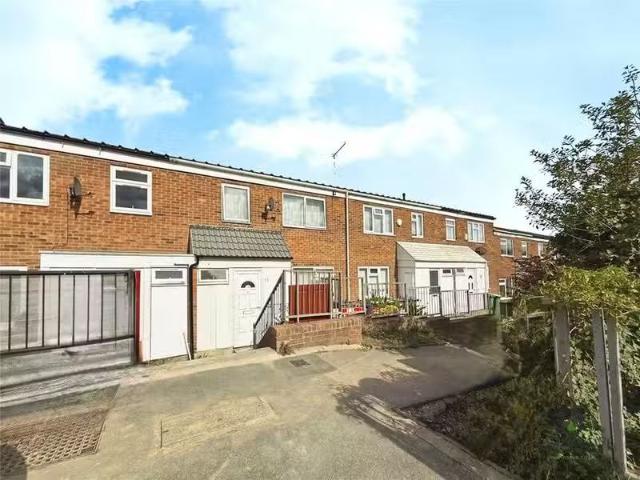2 bedroom Flat to rent, Wadeville Close, Belvedere, DA17 £1,5.