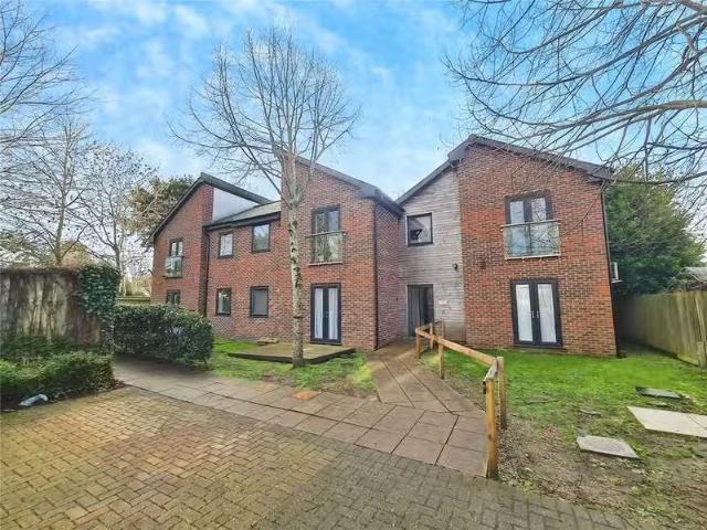 2 bedroom Flat to rent, Waterloo Road, Southampton, SO15 £1,1.