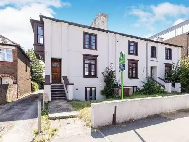 2 bedroom Flat to rent, Watling Street, Bexleyheath, DA6 £1,6.