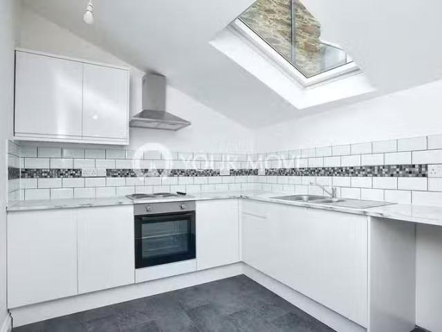 2 bedroom Flat to rent, Well Street, Callington, PL17 £800 pcm