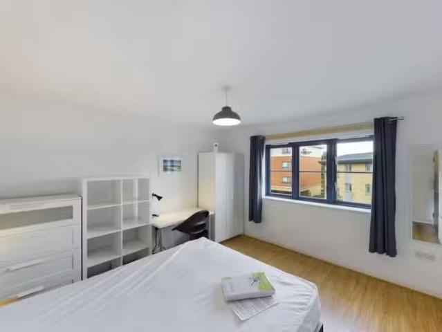 2 bedroom Flat to rent, West Cotton Close, Southbridge, NN4 £.
