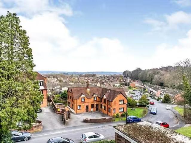 2 bedroom Flat to rent, West End Road, Southampton, SO18 £1,1.