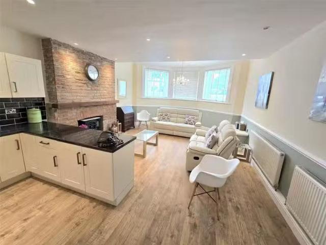 2 bedroom Flat to rent, Western Parade, Southsea, PO5 £1,295.