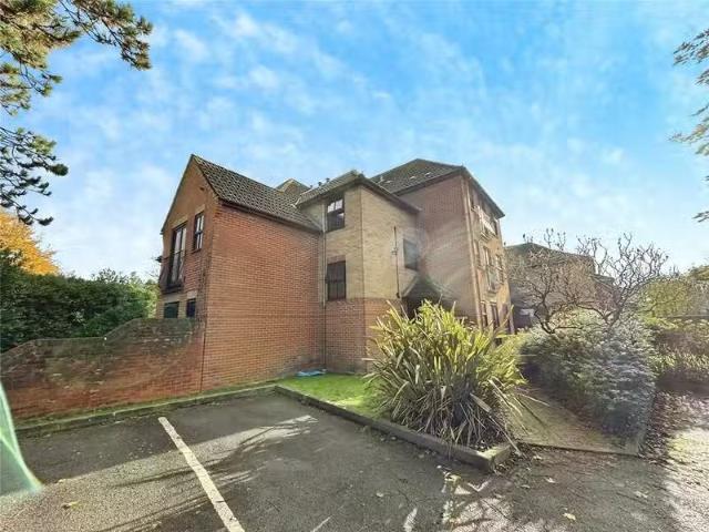 2 bedroom Flat to rent, Westridge Road, Southampton, SO17 £1.