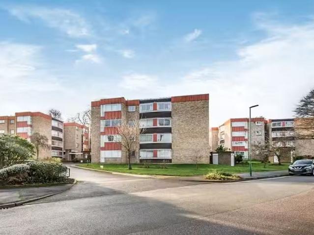 2 bedroom Flat to rent, White Lodge Close, Sutton, SM2 £1,600.