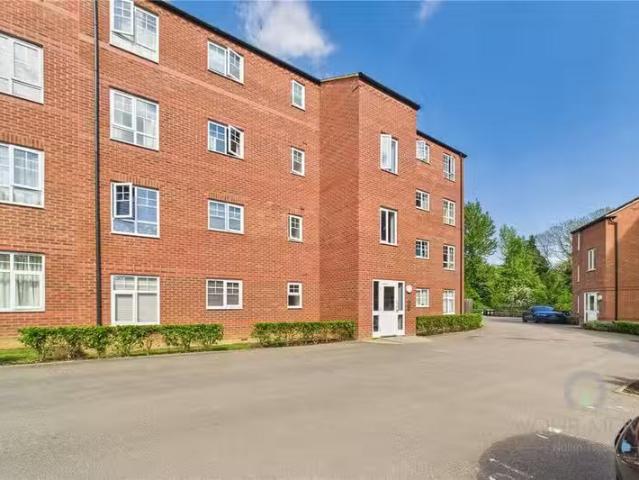 2 bedroom Flat to rent, Wildacre Drive, Northampton, NN3 £995.