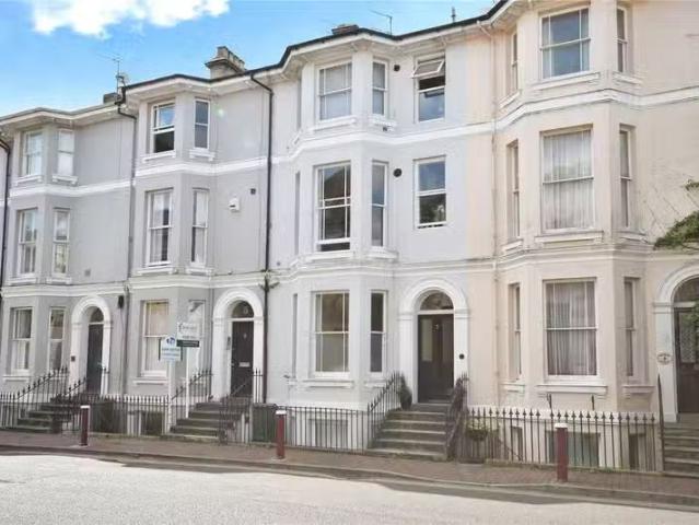 2 bedroom Flat to rent, York Road, Tunbridge Wells, TN1 £1,40.