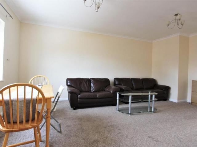 2 bedroom flat to rent