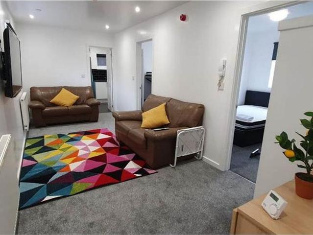 2 bedroom flat to rent