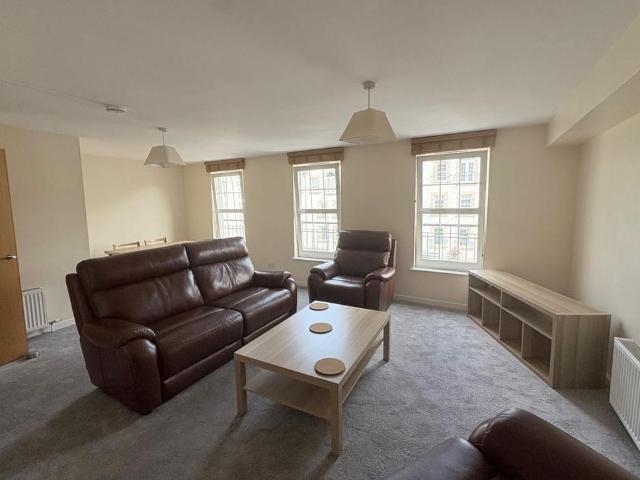 2 bedroom flat to rent