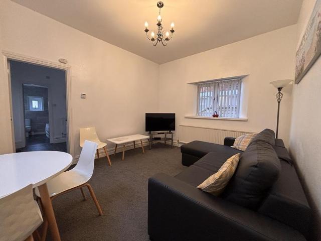 2 bedroom flat to rent