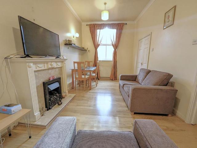 2 bedroom flat to rent