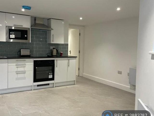 2 bedroom end of terrace house to rent