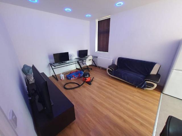 2 bedroom flat to rent