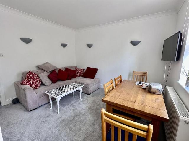 2 bedroom flat to rent
