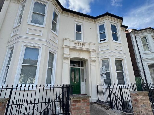 2 bedroom flat to rent