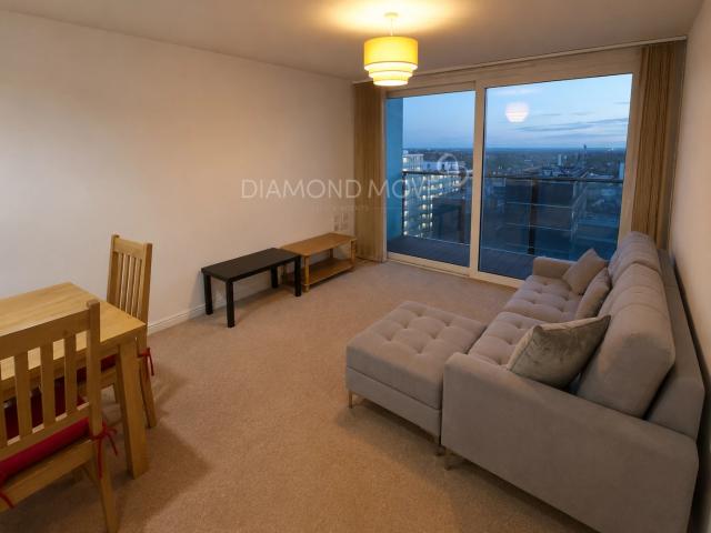 2 Bedroom Flat To Rent £1,700 pcm