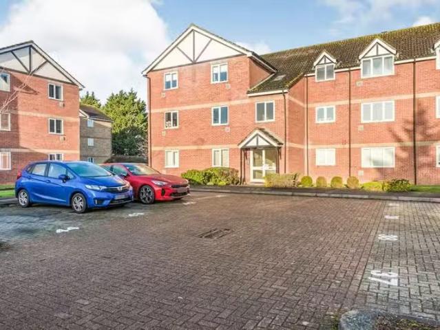 2 bedroom Flat to rent, 1 Primrose Close, Wallington, SM6 £1.
