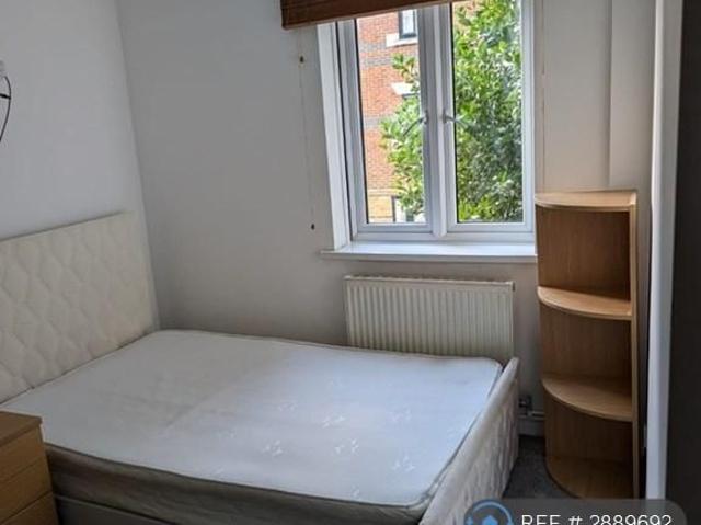 1 bedroom in a flat share to rent