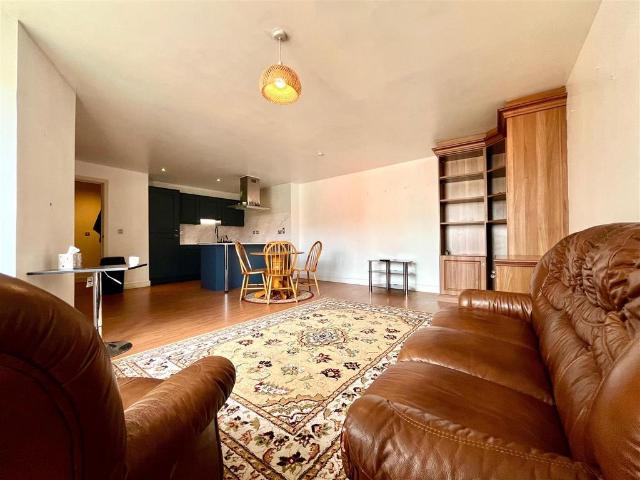 2 bedroom flat to rent