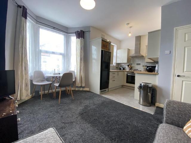 2 bedroom flat to rent